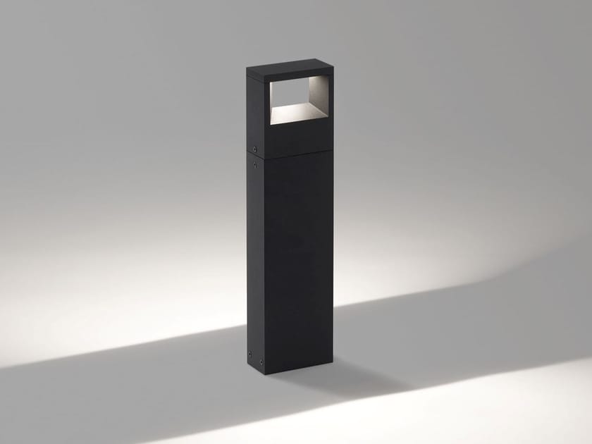 WALKER II LED bollard light By Delta Light