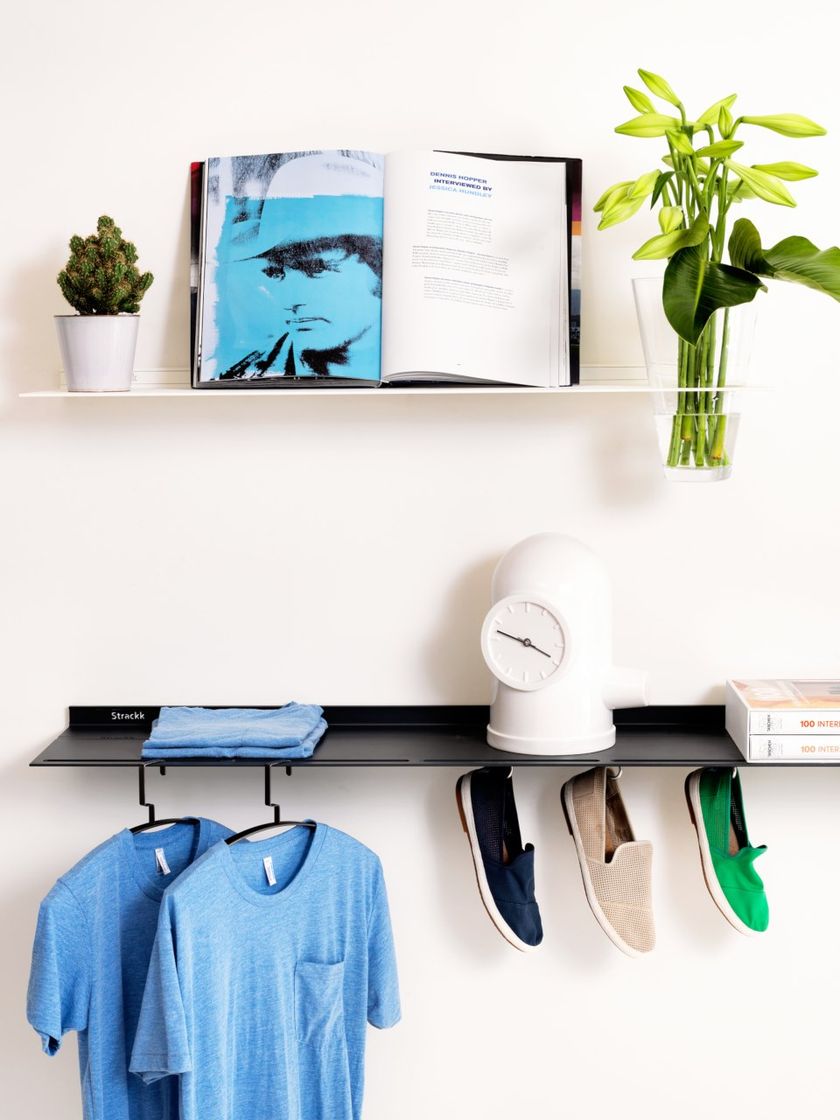 WALL SHELF WITH VASE By Strackk