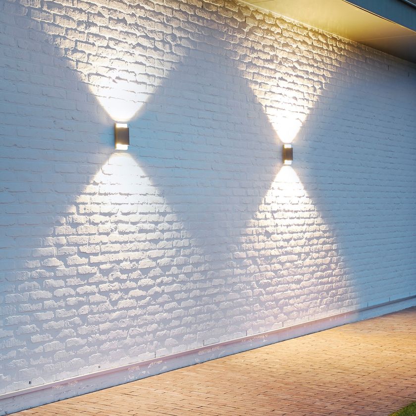 WANT-IT X LED aluminium wall light By Deltalight