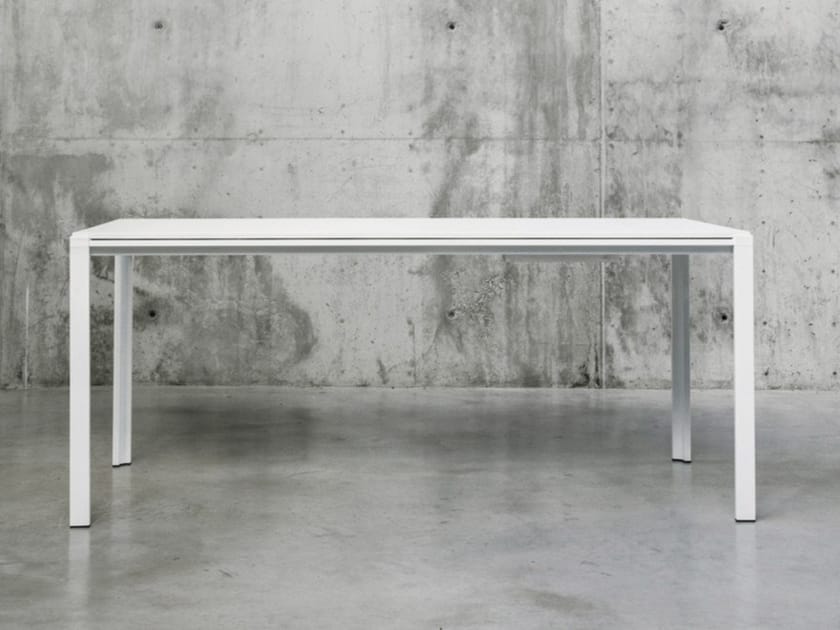 Escritorio de oficina / mesa de reunión en HPL WAY By ENEA diseño Josep Lluscà