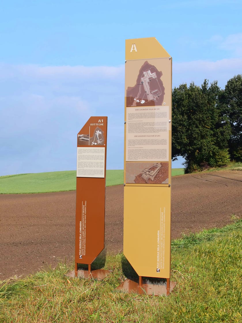 Totems d'affichage sur pied double-face WAYFINDING TOTEM Collection ...