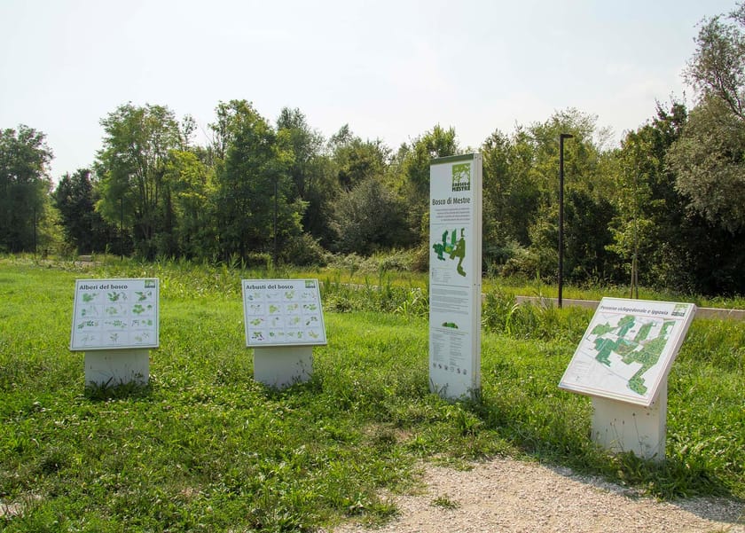 Totems d'affichage sur pied double-face WAYFINDING TOTEM Collection ...