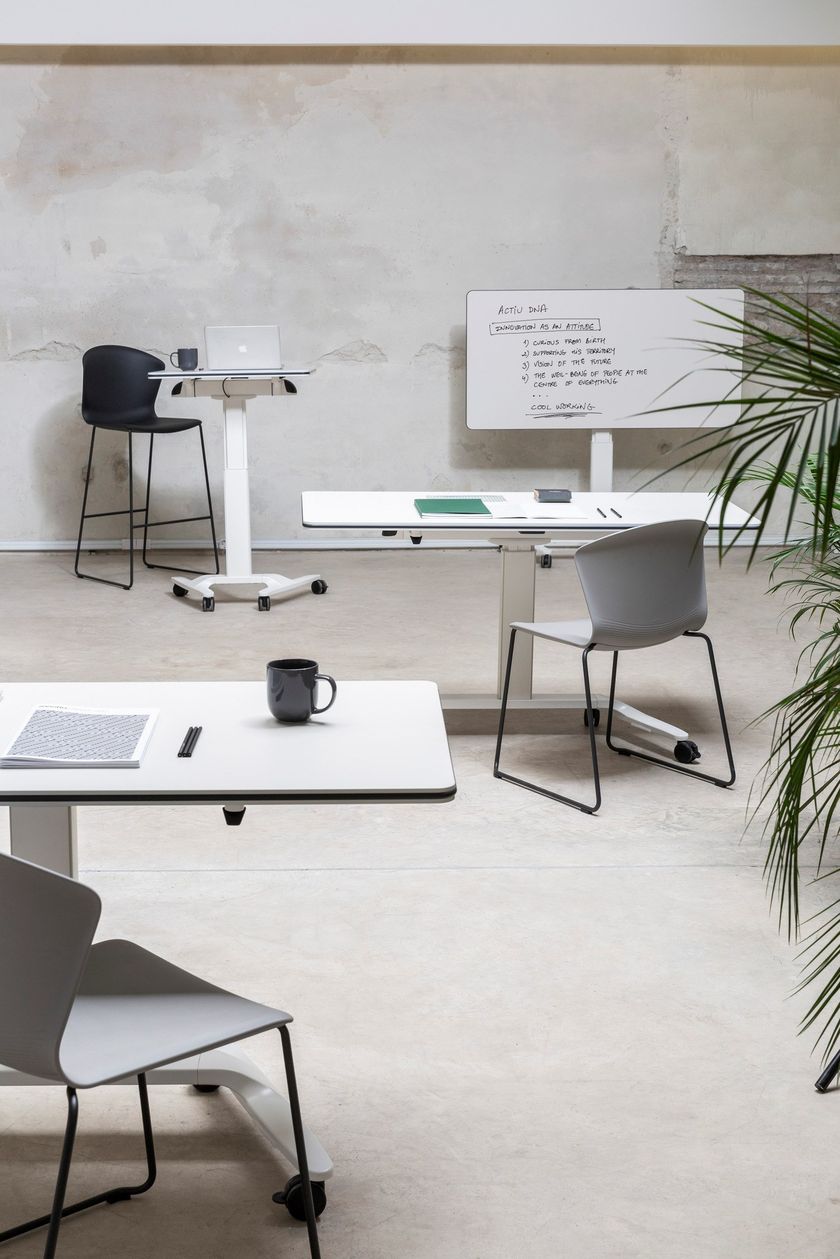 WHASS | Sled base stool By ACTIU design Javier Cuñado