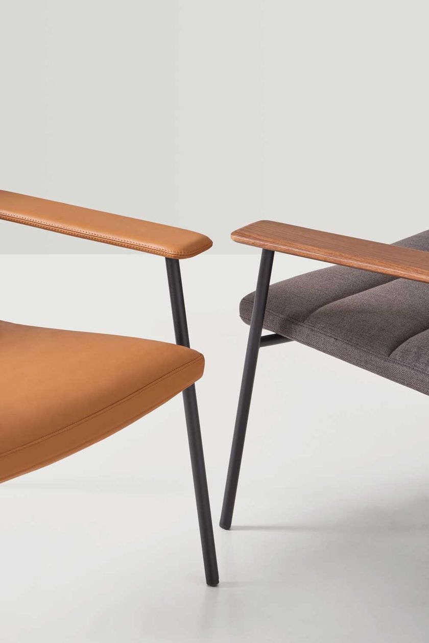 XAIL | Easy chair with armrests By INCLASS