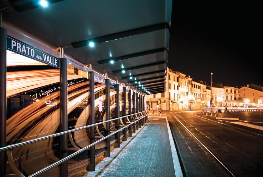 Glass and aluminium porch for bus stop YCARO By City Design