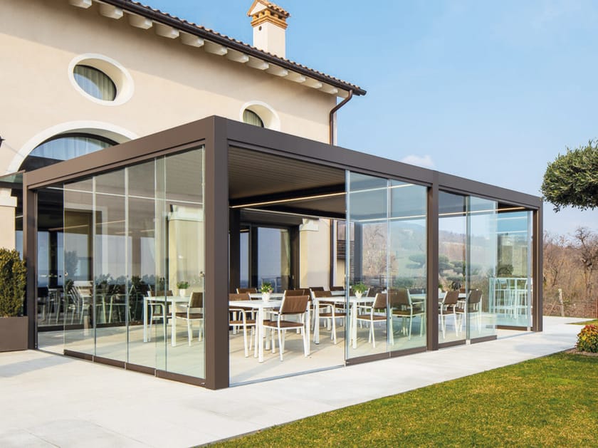 WATERPROOF Pergola bioclimatica multimodulo autoportante con chiusura ...