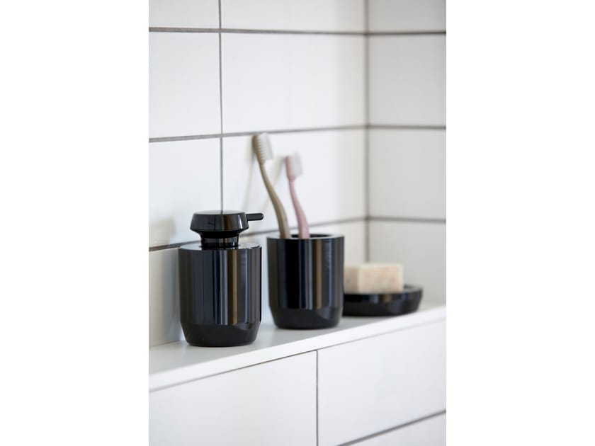 SUII Toothbrush holder By Zone Denmark