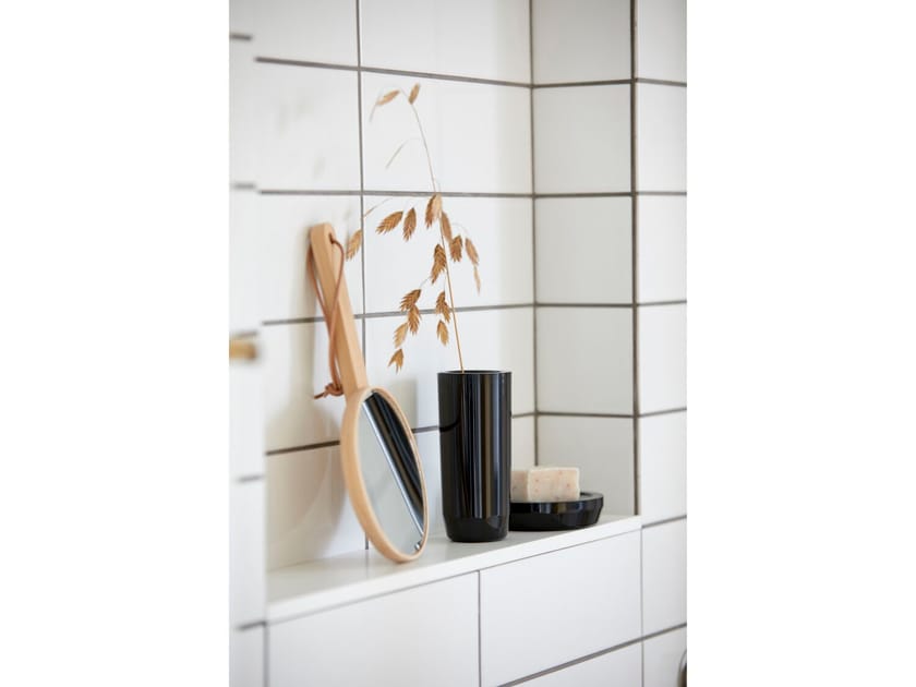 SUII Toothbrush holder By Zone Denmark