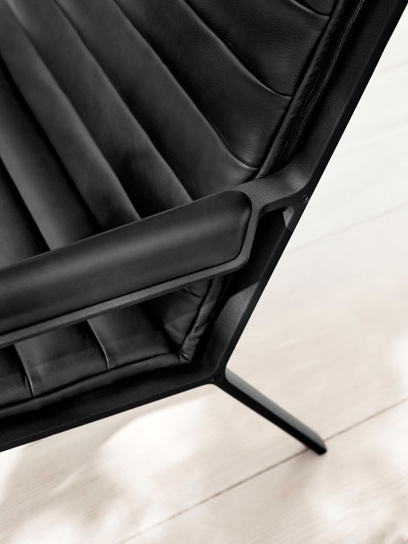 VIPP456 Leather easy chair with armrests By Vipp