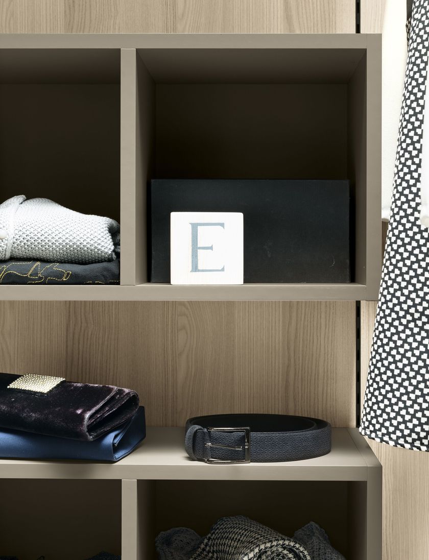 TA-TAC Walk-in wardrobe By Adok