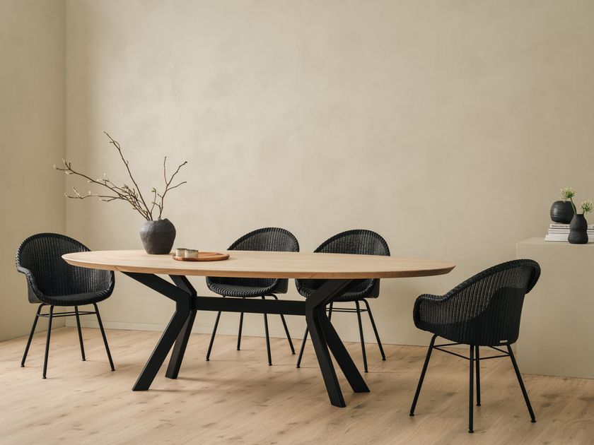 ALBERT | Oval table By Vincent Sheppard