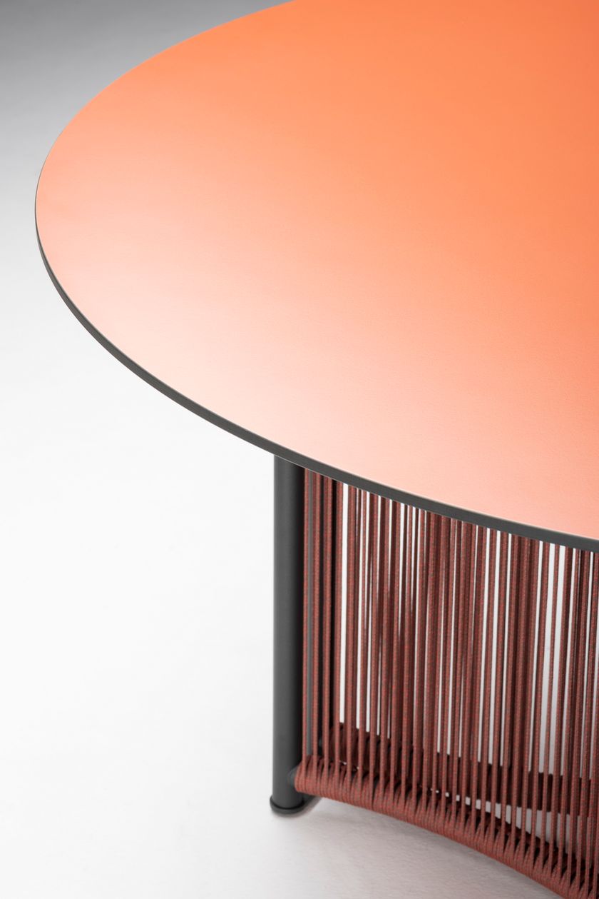 ALTANA T-RO 桌子 By CHAIRS & MORE | design Antonio De Marco