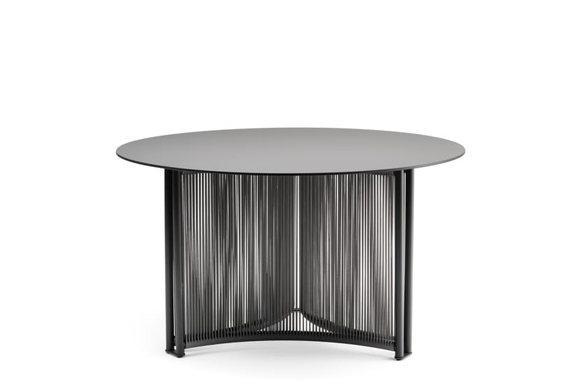 ALTANA T-RO 桌子 By CHAIRS & MORE | design Antonio De Marco