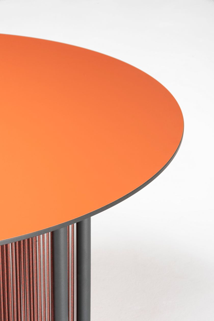 Tavolo da giardino rotondo in corda nautica con piano in HPL ALTANA T-RO - CHAIRS & MORE ...