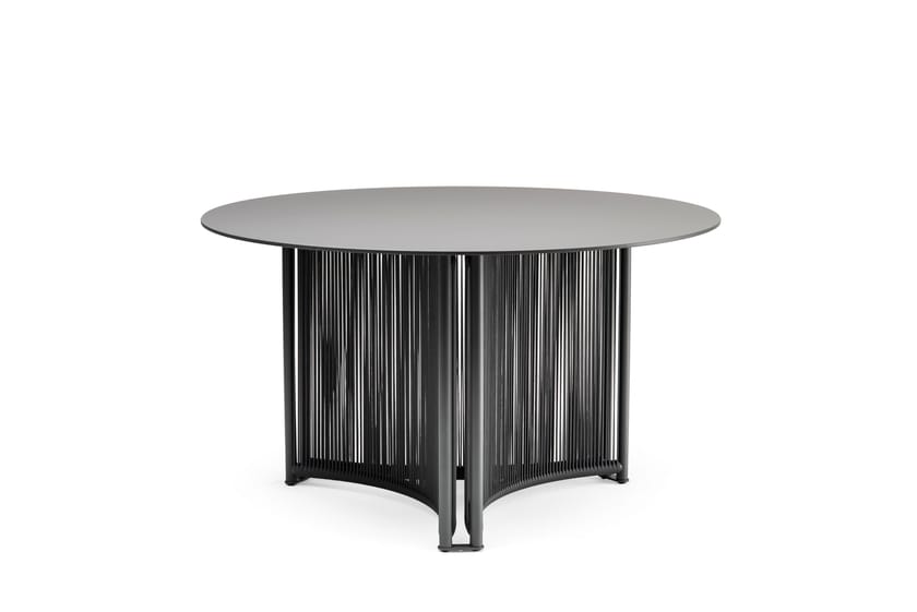 ALTANA T-RO 桌子 By CHAIRS & MORE | design Antonio De Marco