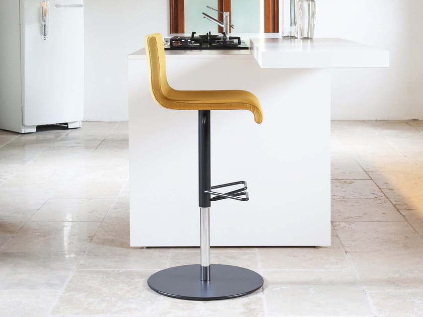AMBA Swivel high stool with back By SITIA | design Pergentino Battocchio