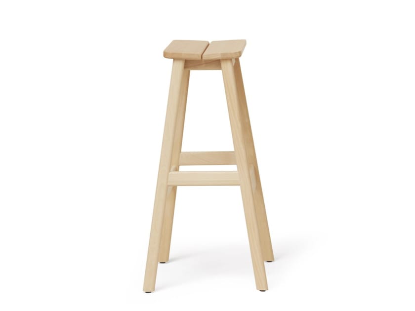 ANGLE STANDARD 75 | Beech stool High beech stool with footrest By Form ...