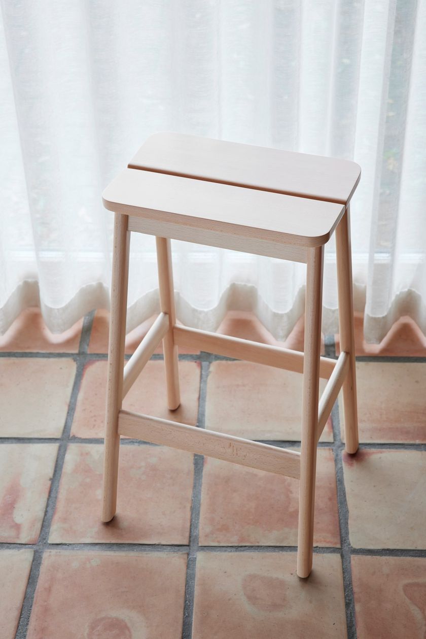 ANGLE STANDARD 75 | Beech stool High beech stool with footrest By Form ...