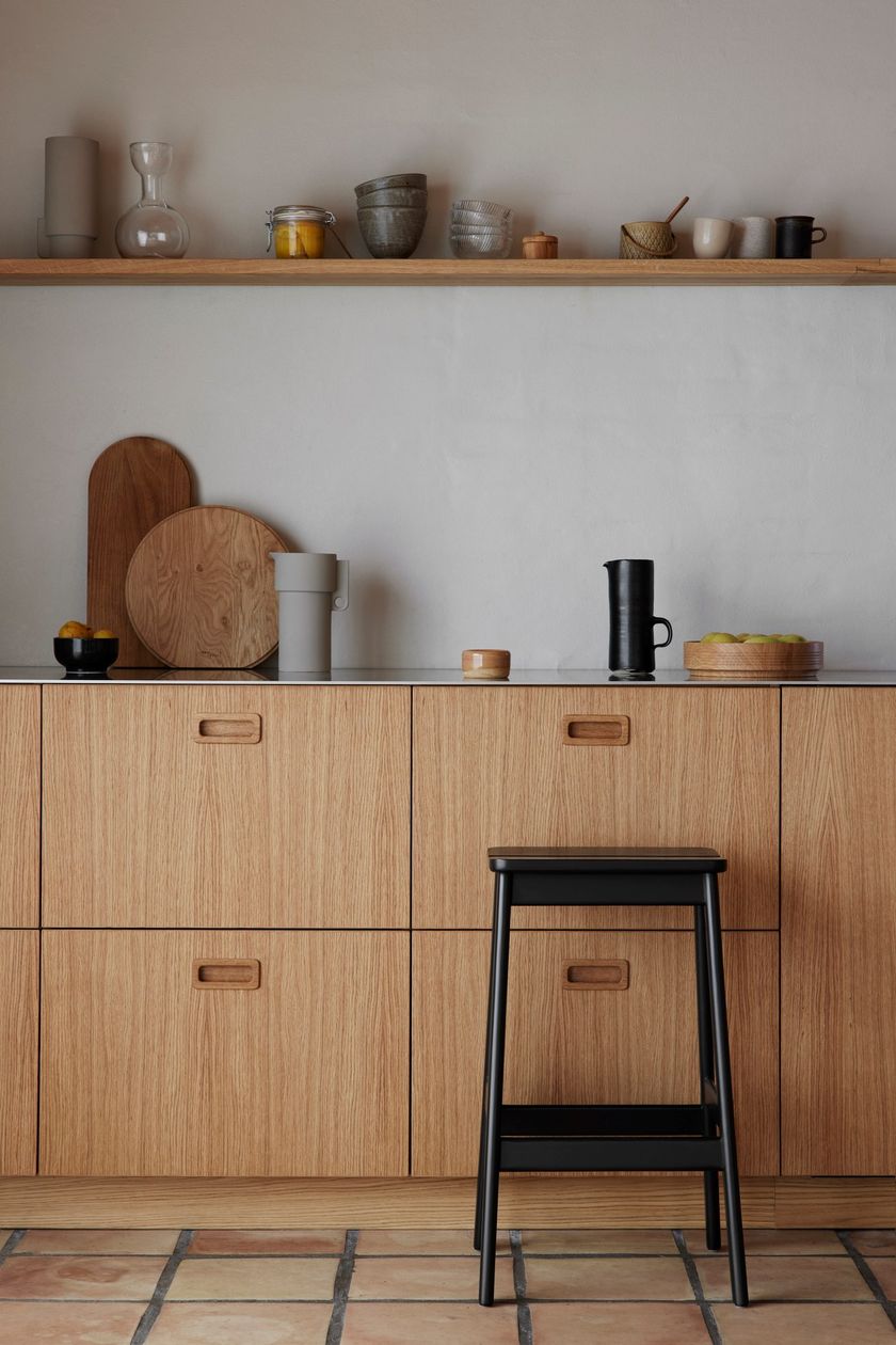 ANGLE STANDARD 75 | High stool By Form & Refine design Herman Studio