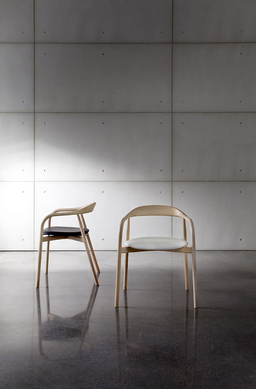 AUTUMN Wooden chair with armrests By Sovet italia | design Ichiro Iwasaki