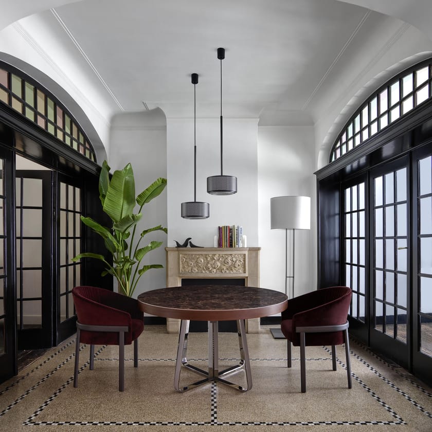 AVA Extending round porcelain stoneware dining table By Ligne Roset ...