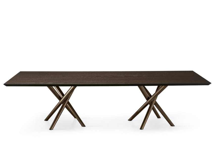 BALY | Wooden table By EFORMA design Ollen Pal