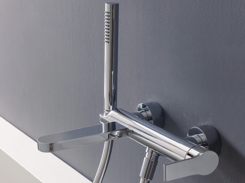 XERO Set banheira de parede externa de latão com chuveiro de mão By ...