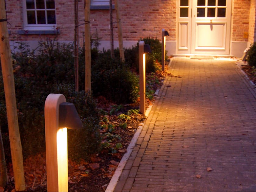 BEAMY Teak bollard light By Royal Botania