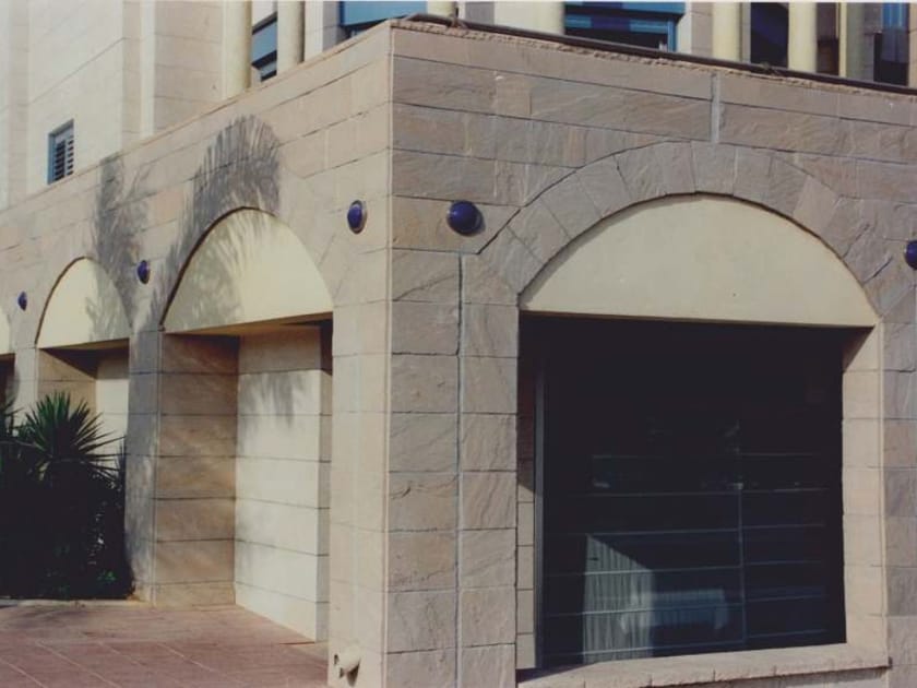 Outdoor natural stone wall tiles BEIGE RIVEN SANDSTONE By Stone Age