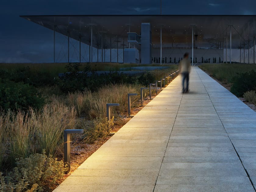 LANDER | Bollard light Lander Collection By iGuzzini design Renzo Piano