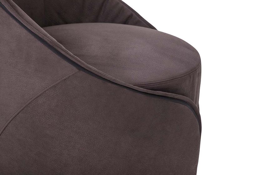 MAMA Leather chair By Tonin Casa | design Angelo Tomaiuolo
