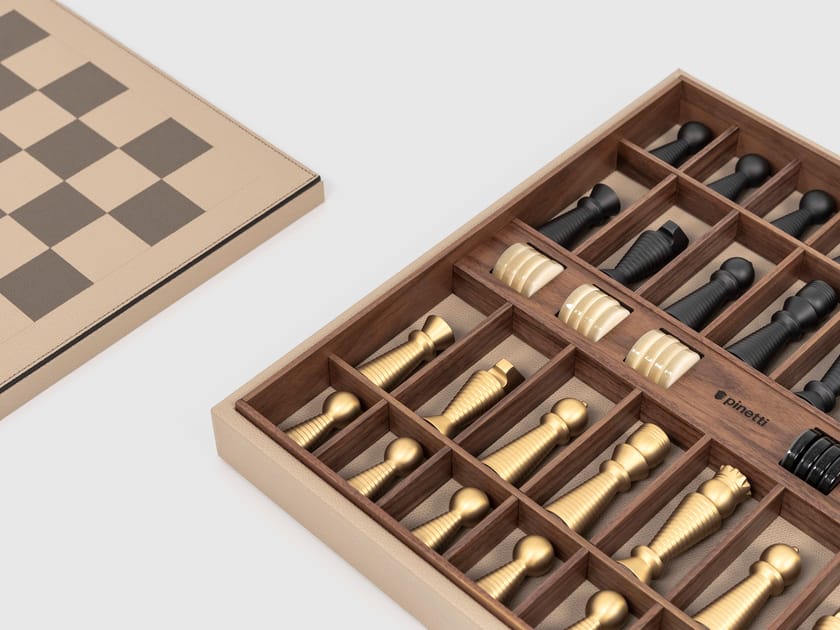 CHESS Table-top game in walnut and leather By Pinetti