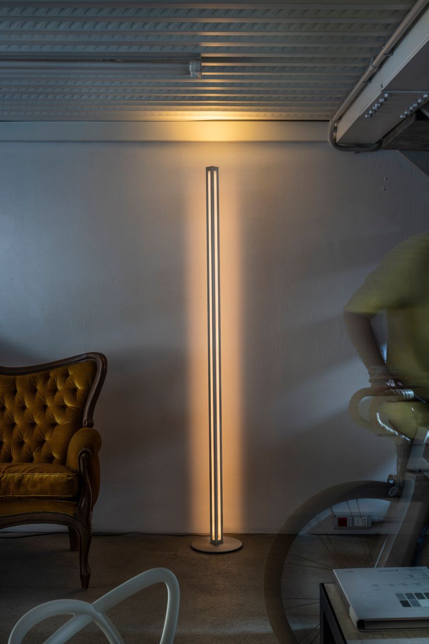 CHIAROSCURA lampada da terra By Foscarini design Alberto Meda ...