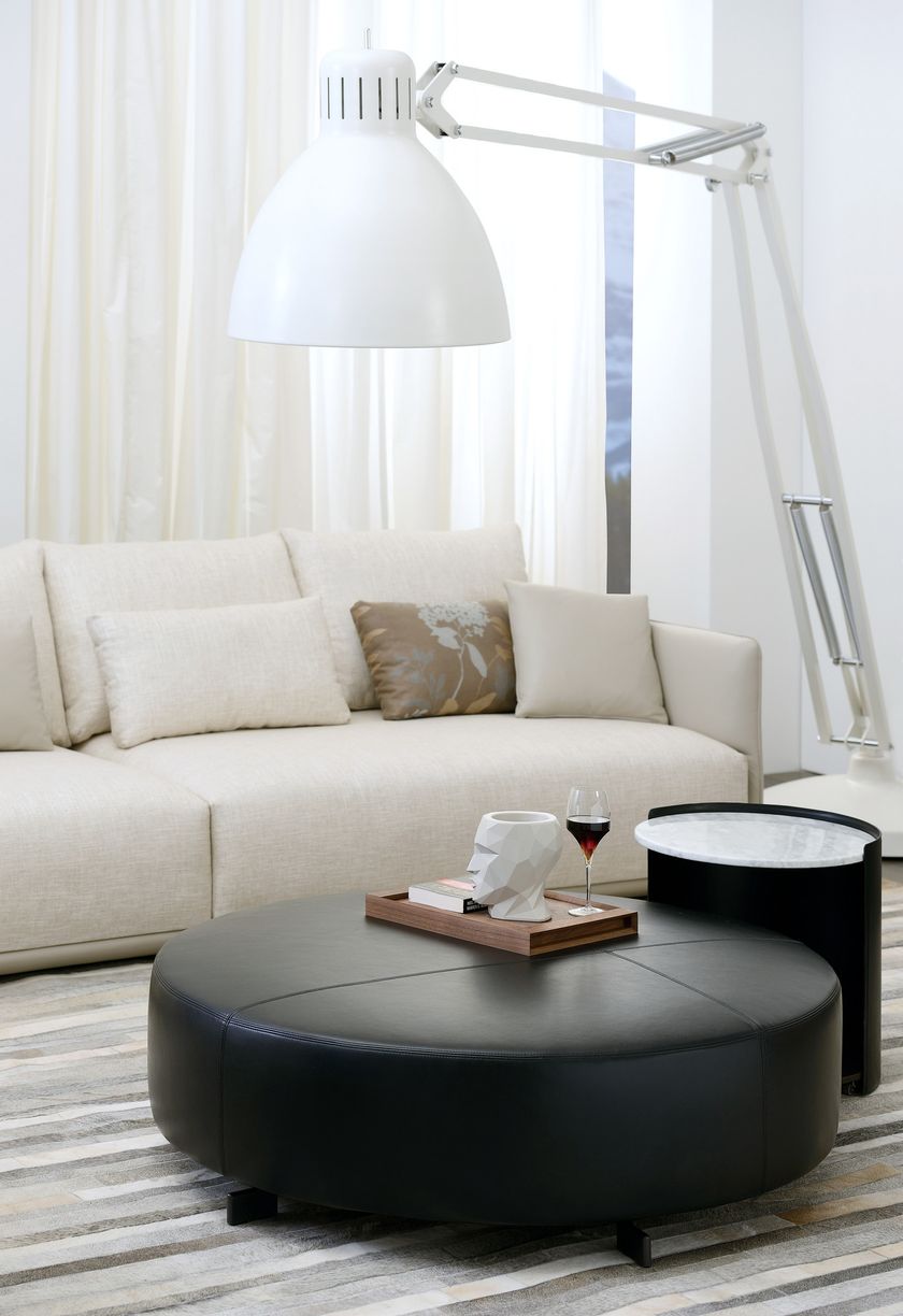 HARMON Round marble coffee table with castors By CAMERICH