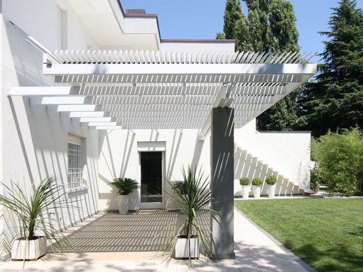 COVER PLAIN | Wall-mounted pergola By STUDIO 66