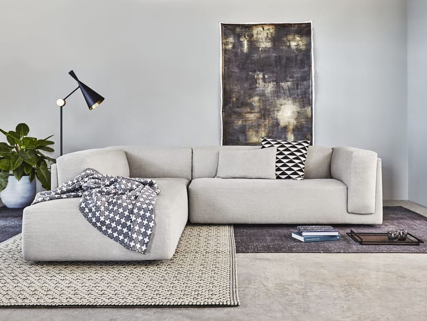 EDGE | Corner sofa By Montis design Michele Cazzaniga, Simone Mandelli, Antonio Pagliarulo
