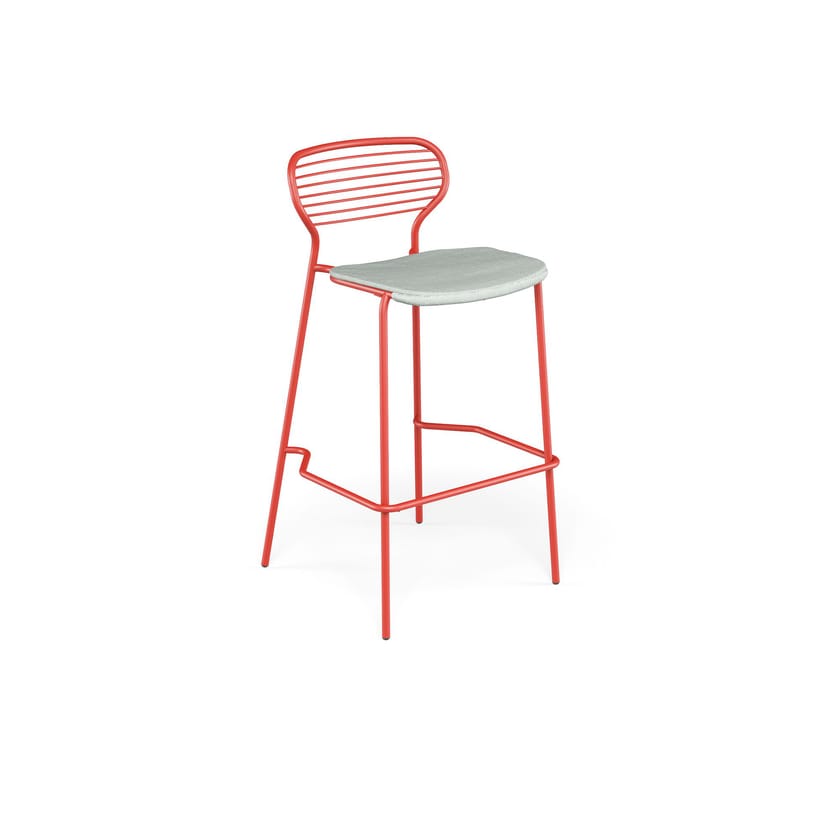 APERO Garden stool By Emu