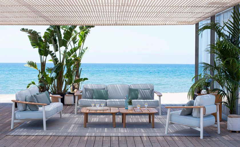 TWINS Tavolino basso da giardino in teak By emu | design Sebastian Herkner