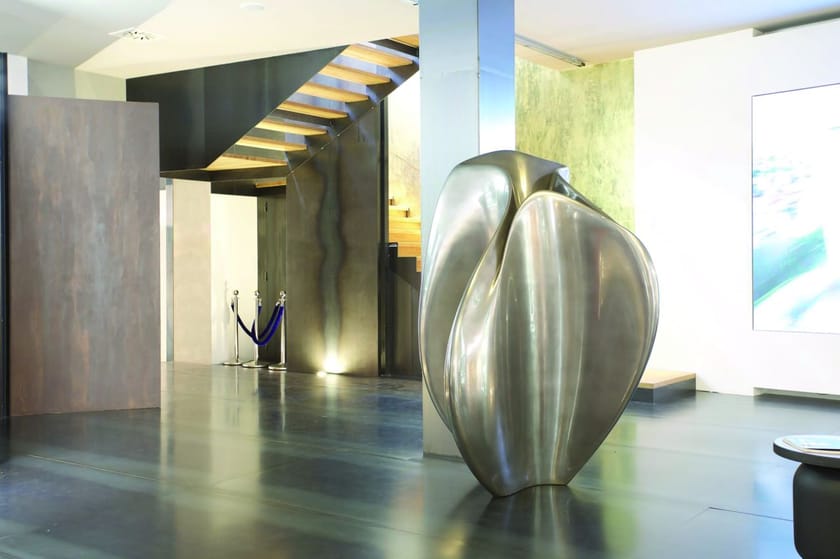 FLOW Polyethylene garden vase By Serralunga | design Zaha Hadid Design