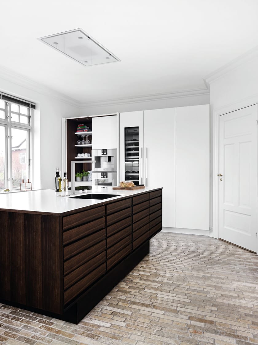 Solid wood kitchen with island FORM 1 - SMOKED OAK By Multiform
