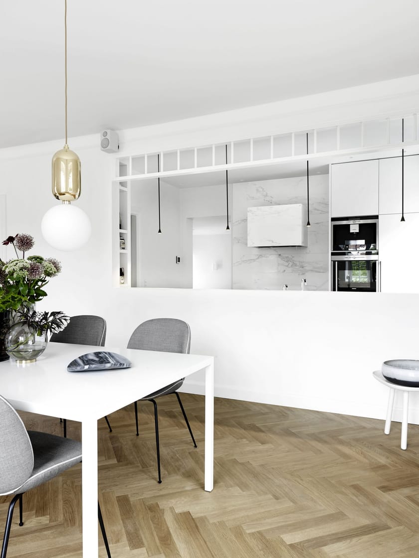 FORM 2 - BLACK OAK Linear solid wood kitchen without handles By ...