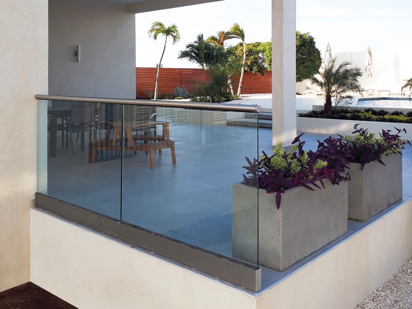 GLASS U L Parapetto By IAM DESIGN