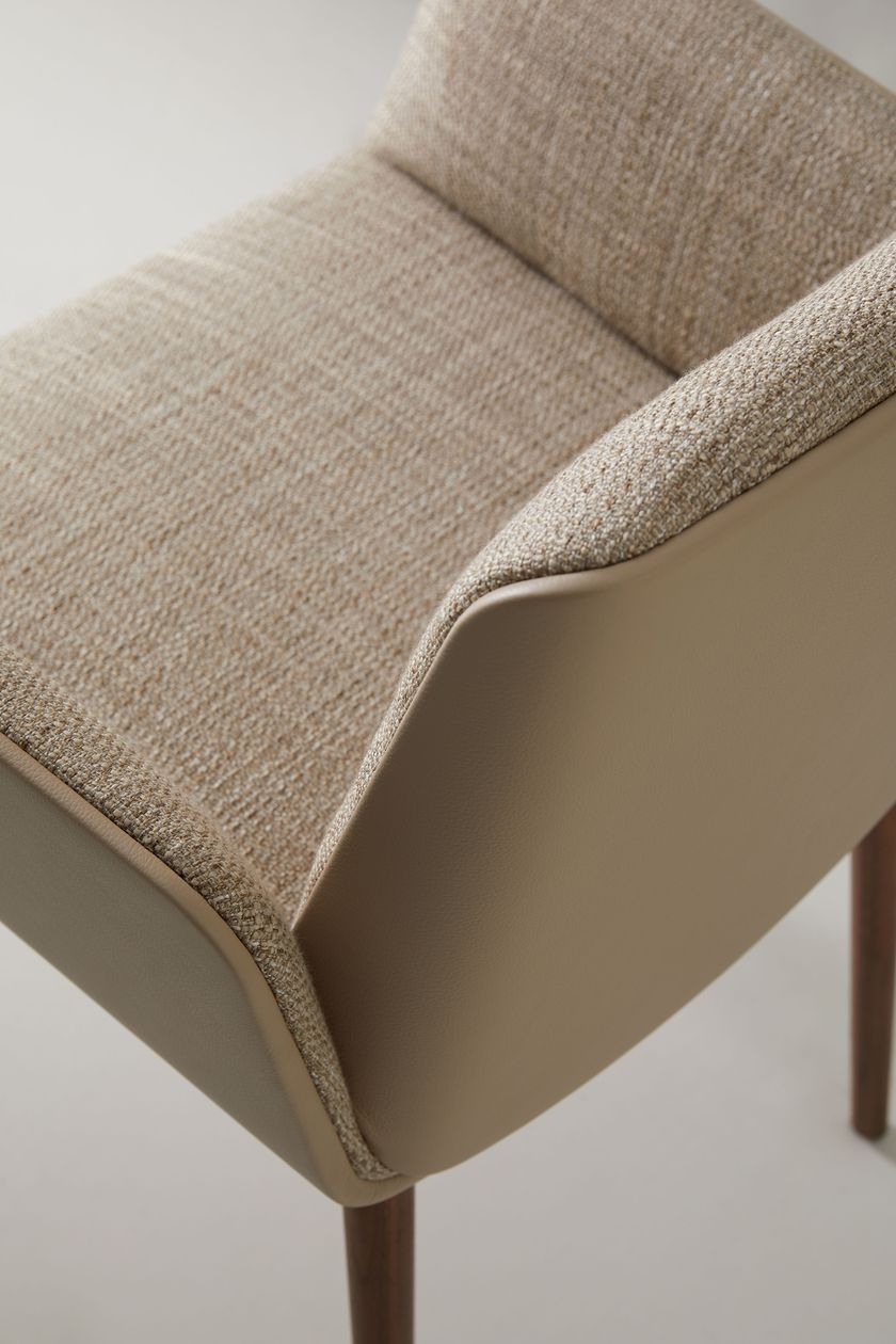 HUG | Chair By Punt design Estudi Manel Molina