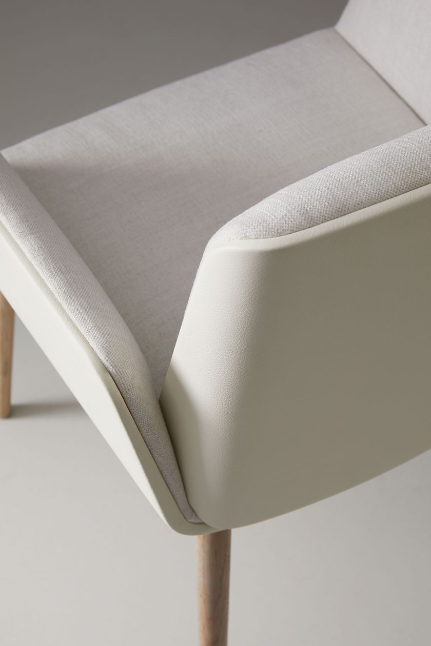 HUG | Chair By Punt design Estudi Manel Molina