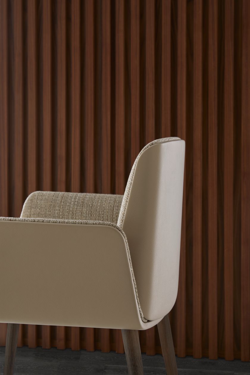 HUG | Chair By Punt design Estudi Manel Molina