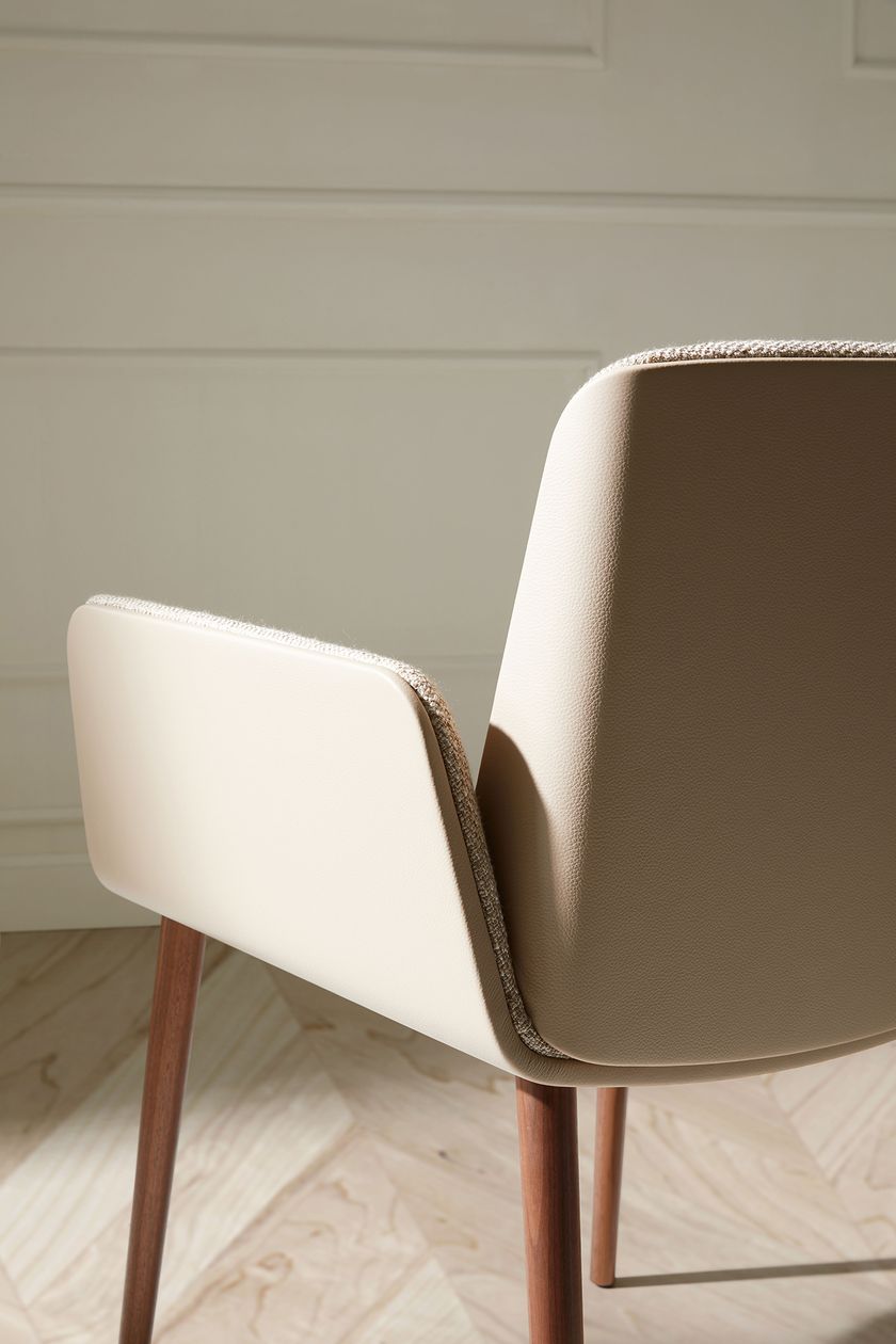 HUG | Chair By Punt design Estudi Manel Molina
