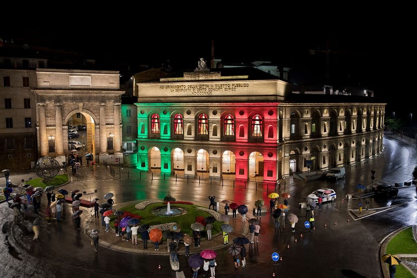 LINEALUCE Linear lighting profile By iGuzzini | design Jean-Michel Wilmotte