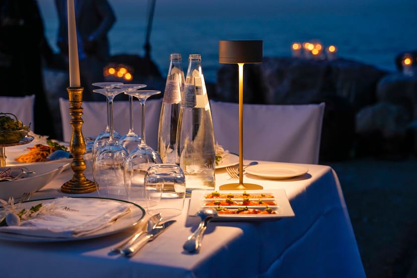 WHISPER Table lamp By iGuzzini