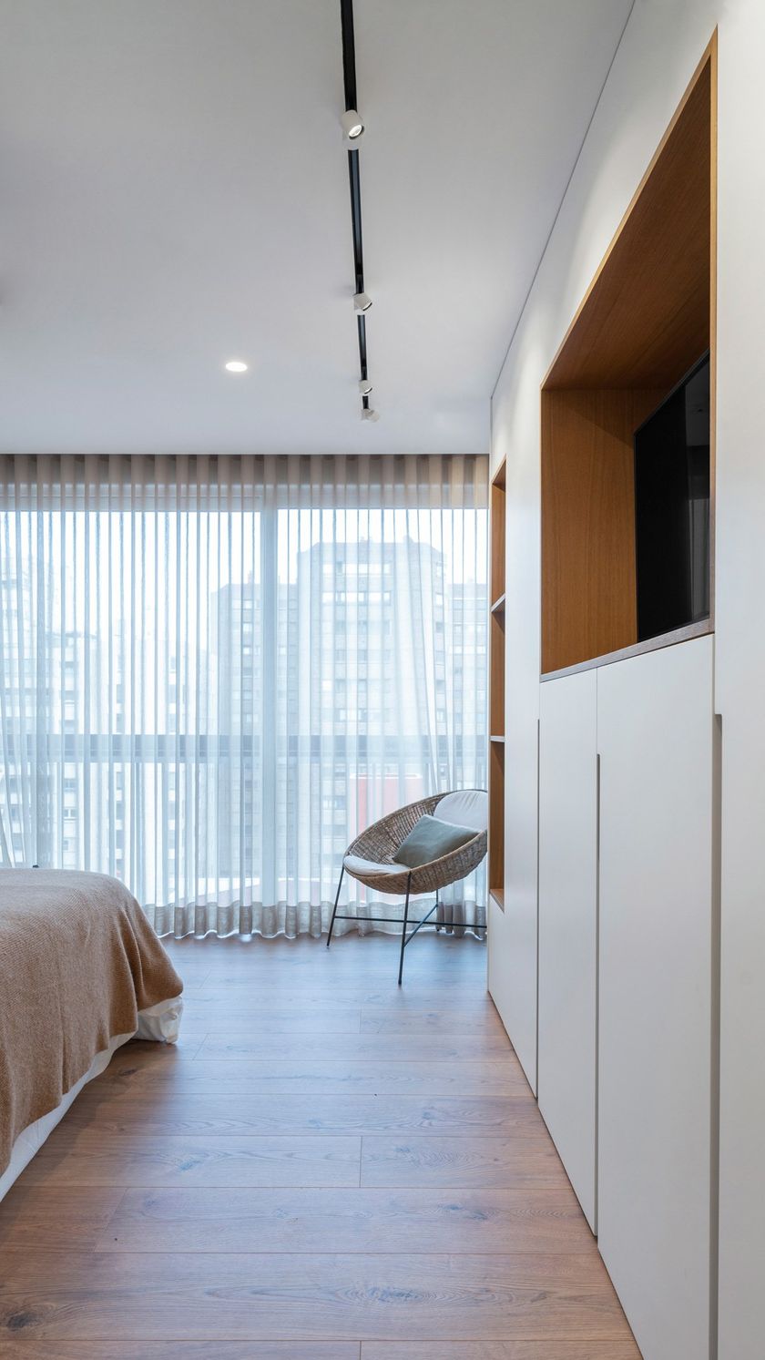 iO 48V LED aluminium track-Light By Arkoslight | design Rubén Saldaña