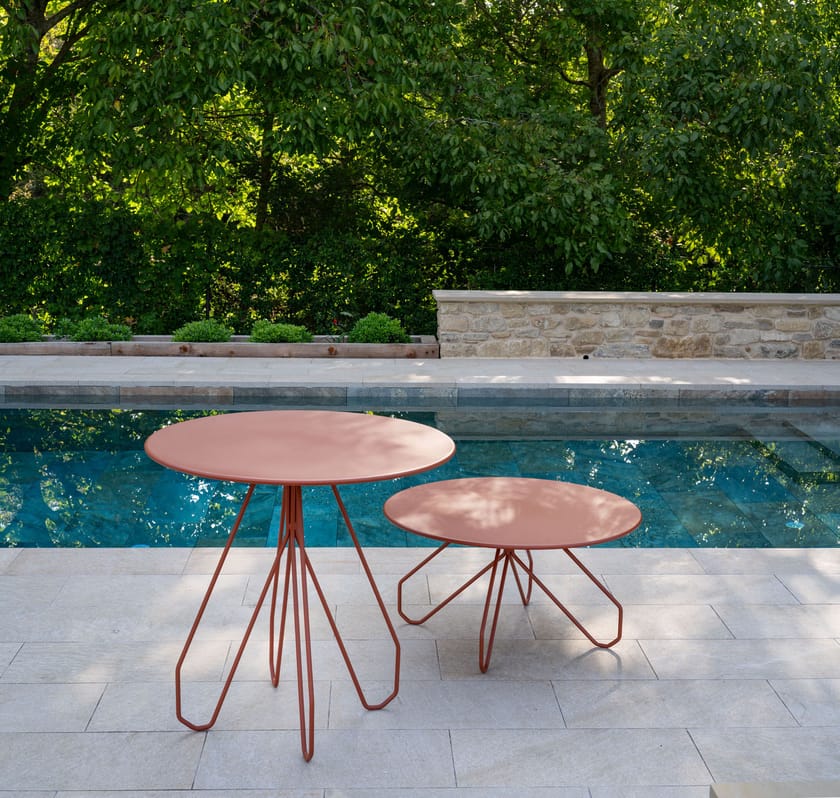 MARTINI Round powder coated steel garden table By ISIMAR